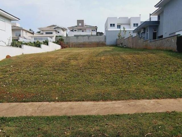 TERRENO DE 560M² EM ACLIVE NO CONDOMÍNIO RESERVA DA SERRA!