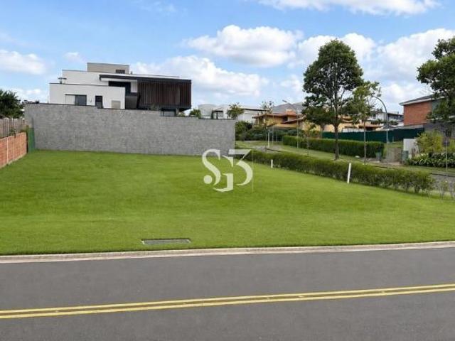 Terreno de 591,27m² no Alphaville Dom Pedro 3: Construa a casa dos seus sonhos em um dos condomínios