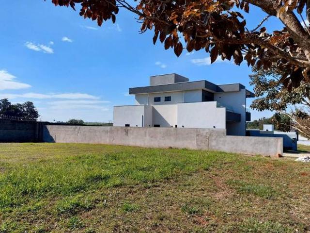 Terreno de 505 m² no Condomínio Lago Azul