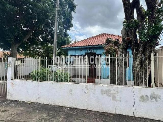 Terreno de 539m² com 2 Casas de Madeira em Excelente Localização, Ideal para Investimento ou Constru
