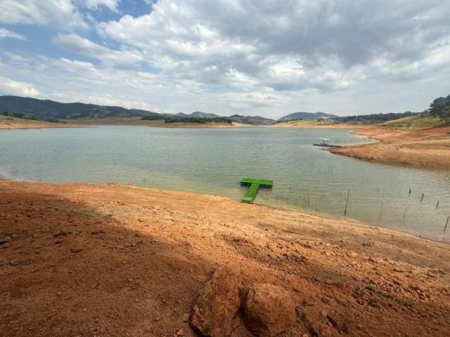 Terreno de 5 mil mts pé na água em Joanópolis SP