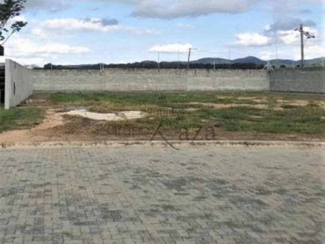 Terreno de 653 m² em Condomínio fechado em Caçapava