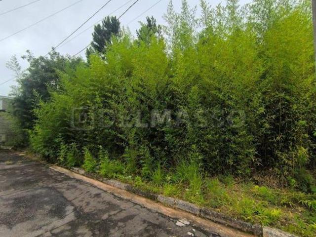 Terreno de 631m² em condomínio fechado próximo ao centro!