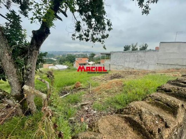 Terreno de 750 m² com portão e muro de frente na Chácaras Pousada do Vale