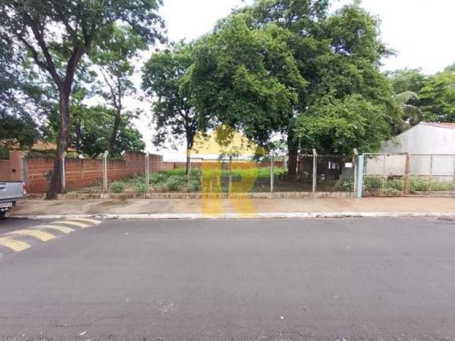 Terreno de 885m² no Condomínio Parque Lago E Sol em Fronteira MG: Oportunidade Única de Investimento
