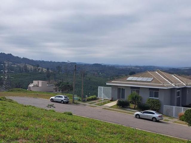 Terreno de 800m² em condomínio Campo de Toscana, Vinhedo SP: sua oportunidade de investimento!