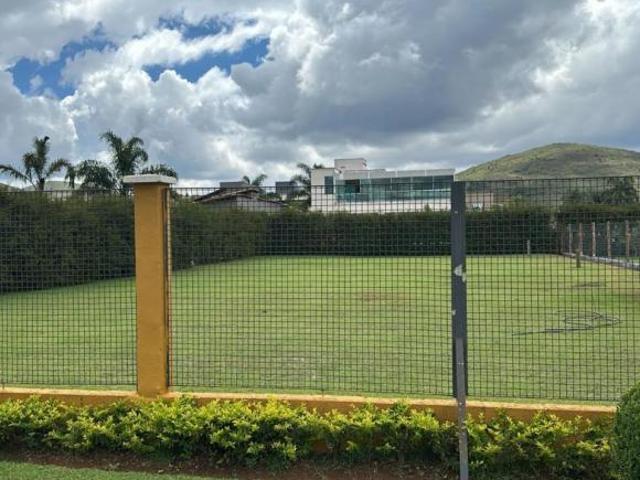 Terreno de 800m² no Condomínio Ville Des Lacs Nova Lima