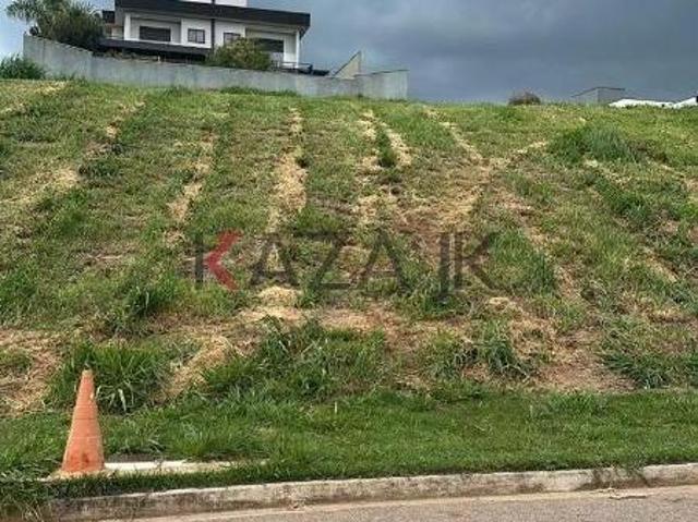 Terreno de 800m² no excelente condomínio Fazenda Serra Azul 2. Ótima localização. Terreno em Acliv