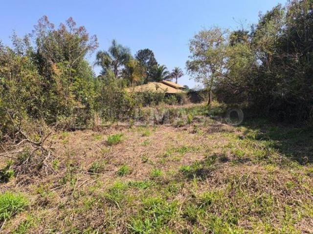 Terreno de 8.610m² com fundo para lago em condomínio fechado!