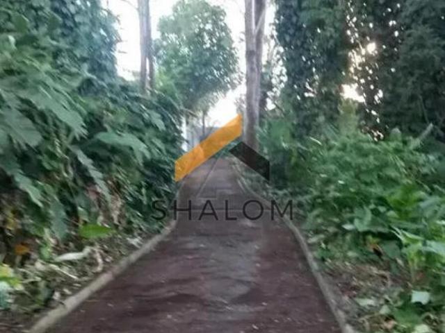 Terreno de 920m² em Declive com Grande Potencial Aceita Permuta