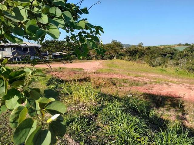 Terreno dentro de condomínio a beira da represa em Ibiúna
