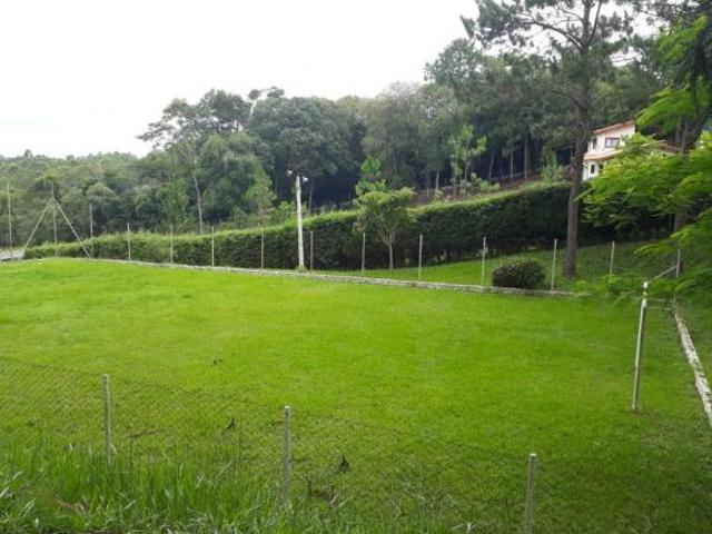 Terreno dentro de condomínio com vista e platô pronto para construir