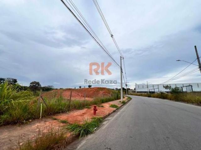 TERRENO DISPONÍVEL COM PROJETO INICIAL DE GALPÃO INDUSTRIAL? Área de aproximadamente 6.500m²