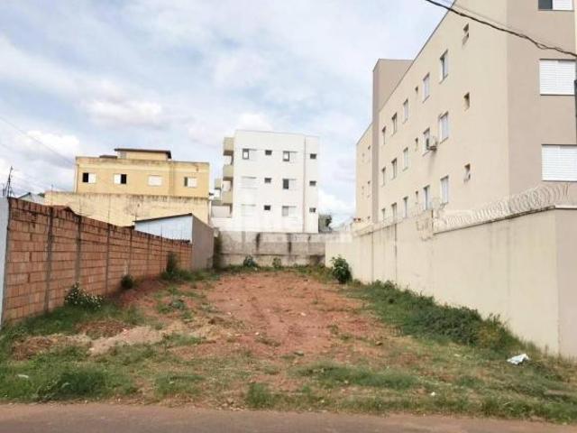 Terreno disponível para venda 438,00 m² no bairro Presidente Roosevelt em Uberlândia MG