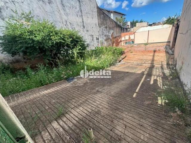 Terreno disponível para Venda 250 m² no bairro Lídice em Uberlândia MG