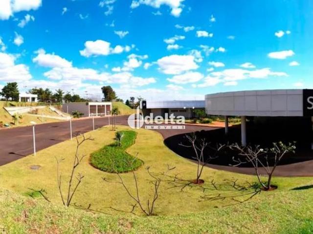Terreno disponível para venda no bairro Avenida Paulo Gracindo em Uberlândia MG