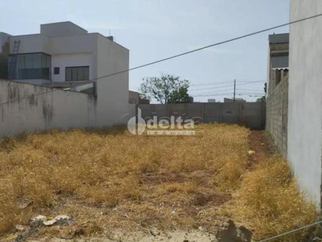 Terreno disponível para venda no bairro Bosque dos Buritis em Uberlândia MG