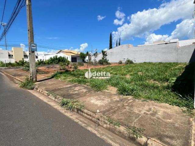 Terreno disponível para venda no bairro Bosque dos Buritis em Uberlândia MG