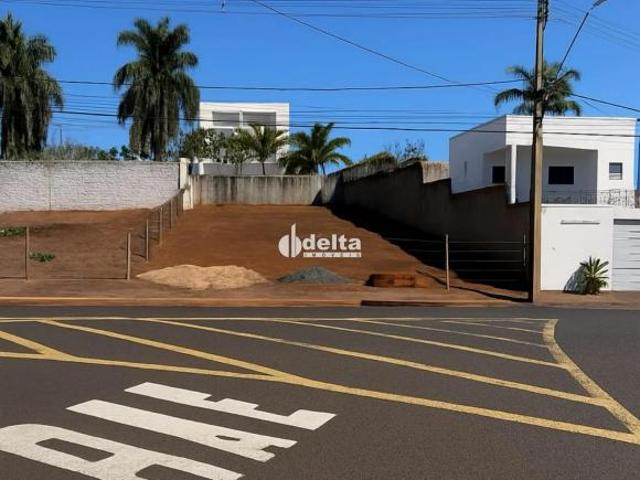 Terreno disponível para venda no bairro Jardim Inconfidência em Uberlândia MG