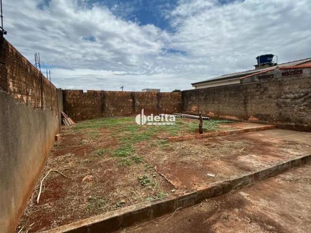 Terreno disponível para venda no bairro São Jorge em Uberlândia MG