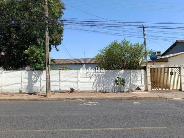 Terreno disponível para venda no bairro Santa Mônica em Uberlândia MG