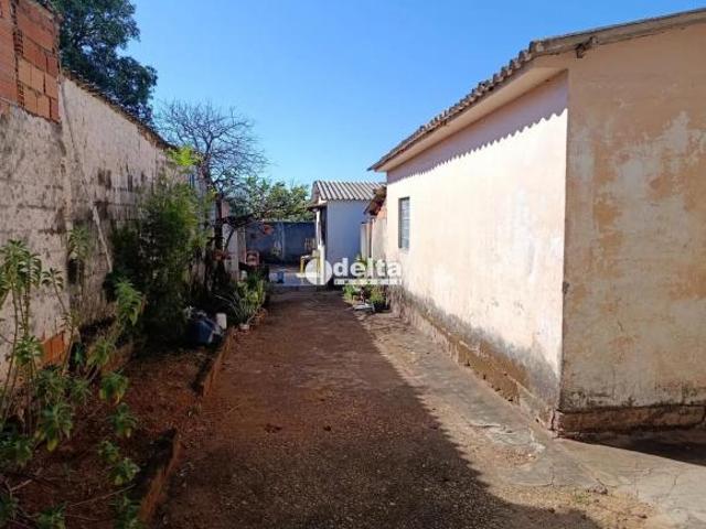 Terreno disponível para venda no bairro Presidente Roosevelt em Uberlândia MG