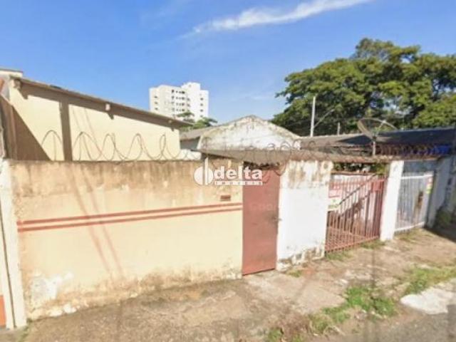 Terreno disponível para venda no bairro Presidente Roosevelt em Uberlândia MG