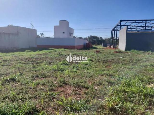 Terreno disponível para venda no bairro Residencial Lago Azul em Uberlândia MG