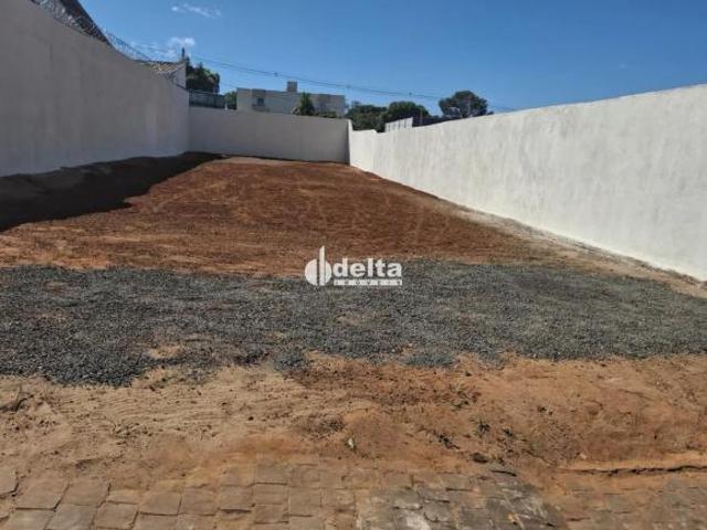 Terreno disponível para venda no bairro Vigilato Pereira em Uberlândia MG