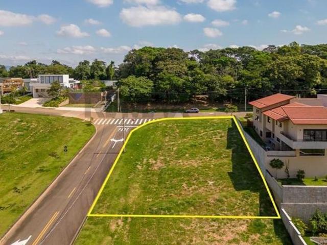Terreno Exclusivo à Venda no Condomínio Santa Isabel – Fase 1 | Louveira/SP