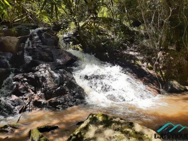 Terreno Exclusivo com Cachoeira – Vista Incrível e Alto Potencial!