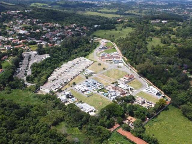 Terreno Exclusivo de 811m² em Declive. Conheça a oportunidade de adquirir um ter