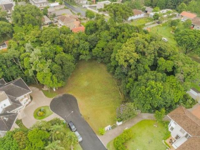 Terreno Exclusivo de 2.000 m² em Condomínio de Alto Padrão em Santa Felicidade