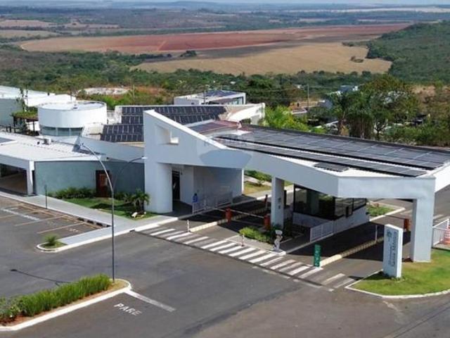 Terreno Exclusivo de 2.770 m2 | Frente Imponente de 60m | Vista Privilegiada | Aceita Financiamento