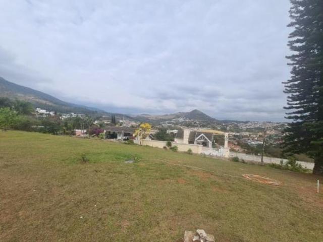 Terreno exclusivo e único no Condomínio Flamboyant em Atibaia SP. Com 3.300 m2