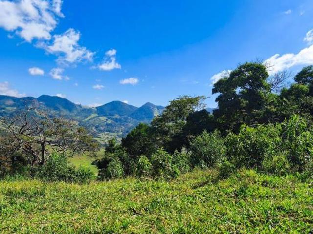 TERRENO EXCLUSIVO em GONÇALVES MG — PRIVACIDADE e VISTA perto do centro