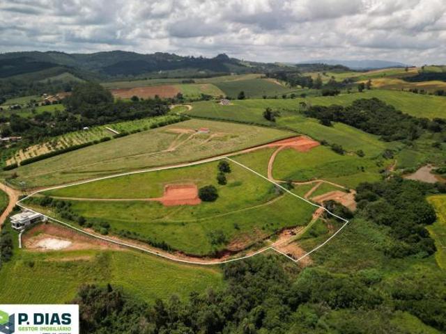 Terreno Exclusivo em Pinhalzinho – Água Abundante e Vista Panorâmica