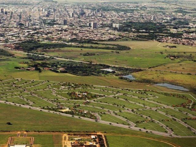 Terreno em Avenida, Araçatuba/SP de 450m² à venda por R$ 181.740,93