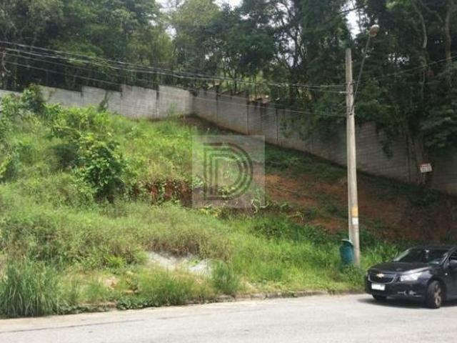 Terreno em aclive, 10,34 de frente com 253,88 mts