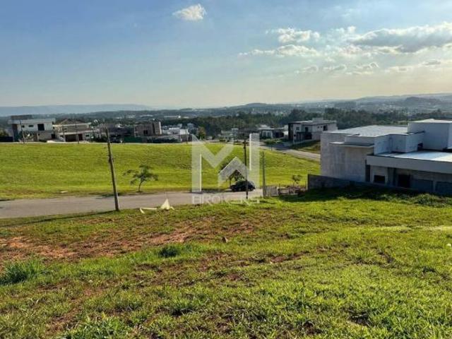 Terreno em aclive à venda no Condomínio Reserva Santa Isabel em Louveira SP