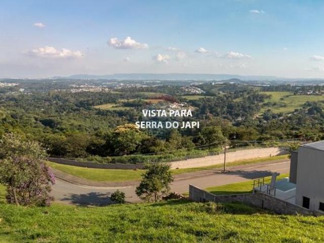 Terreno em aclive a venda com 1177 m2, no Condomínio Residencial Campo de Toscana em Vinhedo SP