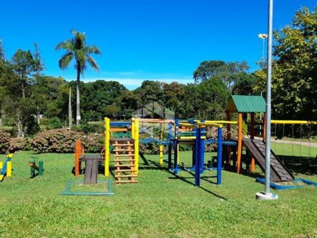 Terreno em aclive, com 860m², no Vale dos Pinheiros, Gramado