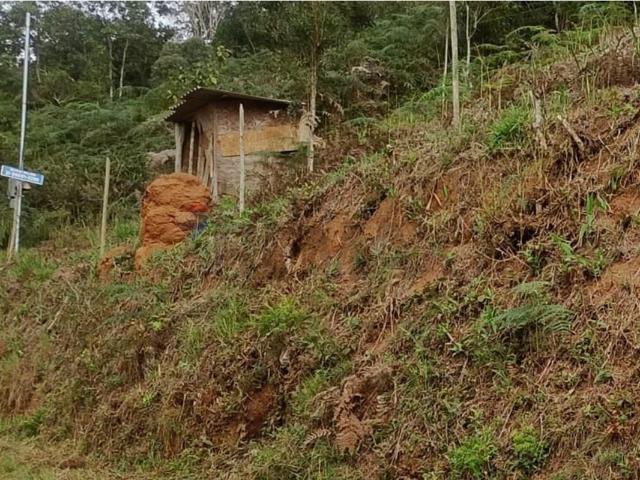 Terreno em Albuquerque, Teresópolis/RJ de 1350m² à venda por R$ 129.000,00