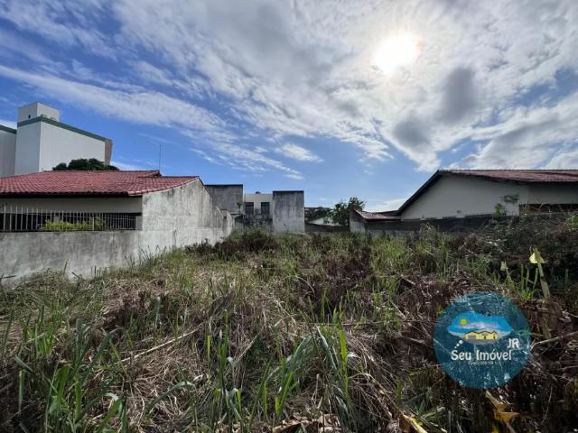 Terreno em área comercial pronto para construção
