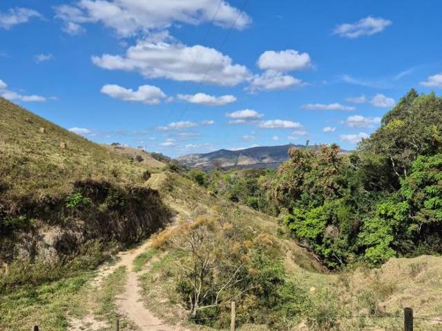 Terreno em Carvalhos, Sul de Minas, 8 hectares, vista espetacular, água pura de nascente