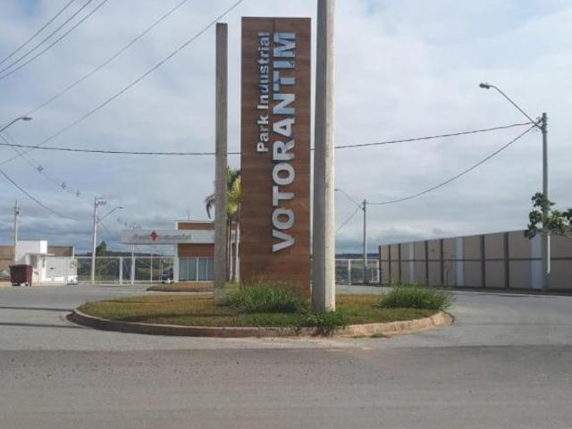 Terreno em Centro, Votorantim/SP de 1690m² à venda por R$ 800.300,00