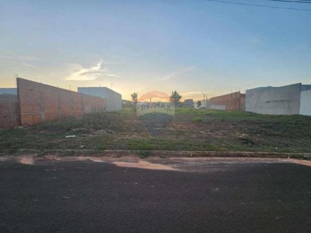 Terreno em Centro, Botucatu/SP de 250m² à venda por R$ 99.990,00