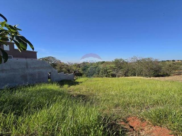 Terreno em Centro, Botucatu/SP de 252m² à venda por R$ 90.000,00