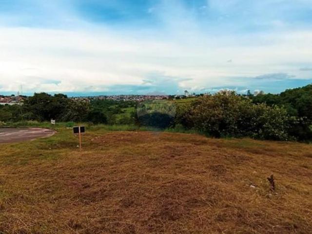 Terreno em Centro, Botucatu/SP de 259m² à venda por R$ 79.700,00