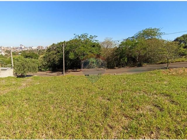 Terreno em Centro, Botucatu/SP de 262m² à venda por R$ 78.700,00